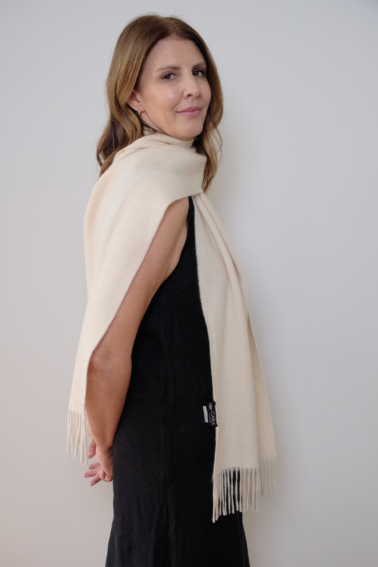 Cashmere Lara Scarf in Cream | Effortless Elegance – Cara Cashmere