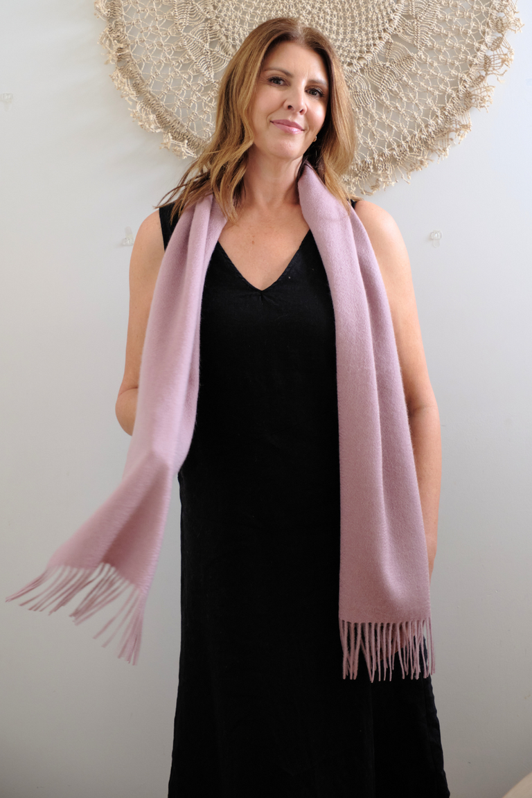 Cashmere Lara Scarf in Soft Pink | Feminine Luxury – Cara Cashmere